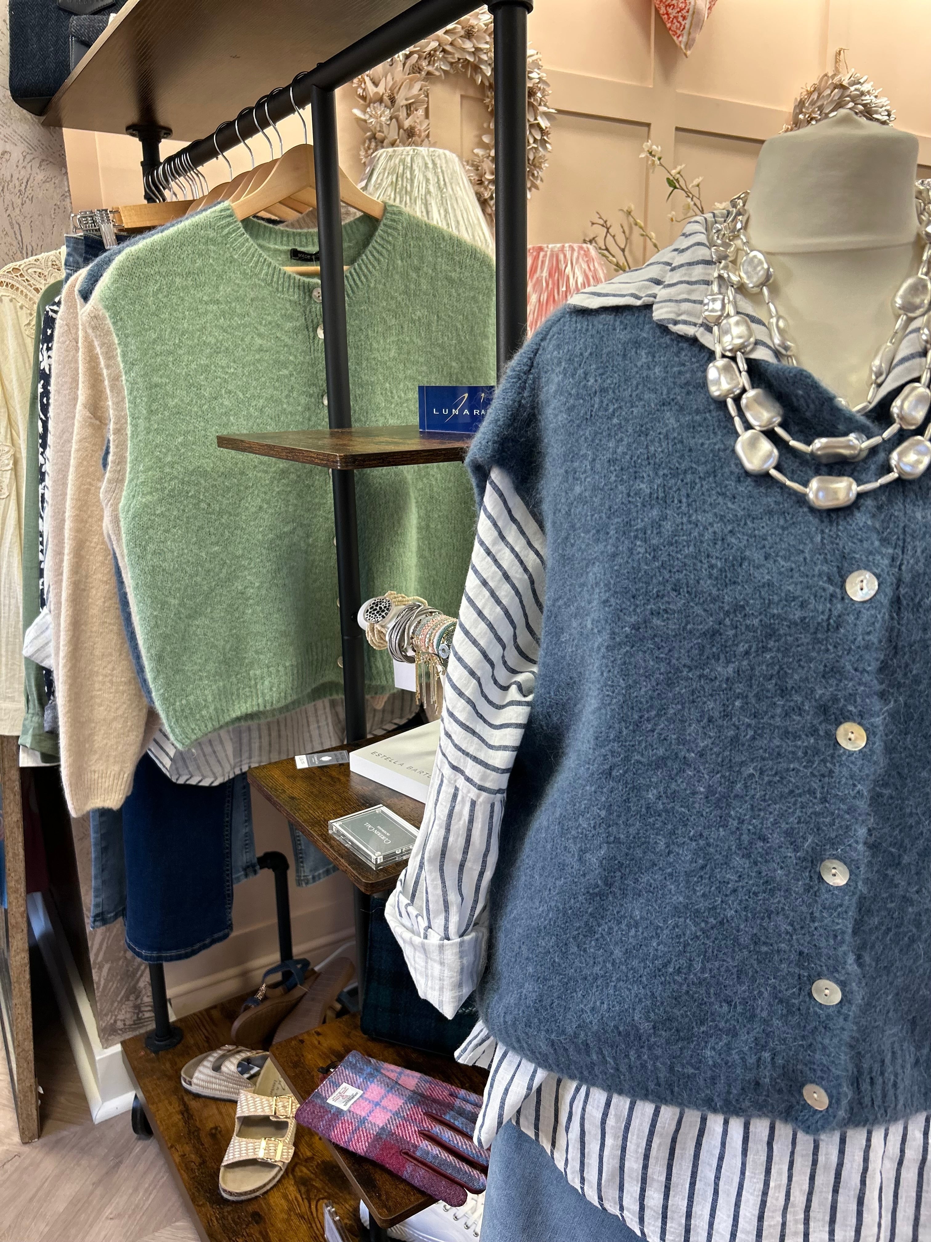 Ladies Clothing – Curtain Call Home